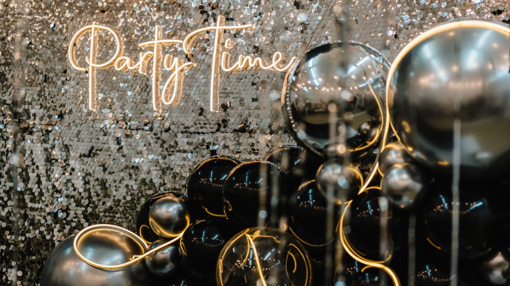 10 Tips To Book Luxury Photo Booth Clients | Boothking.com